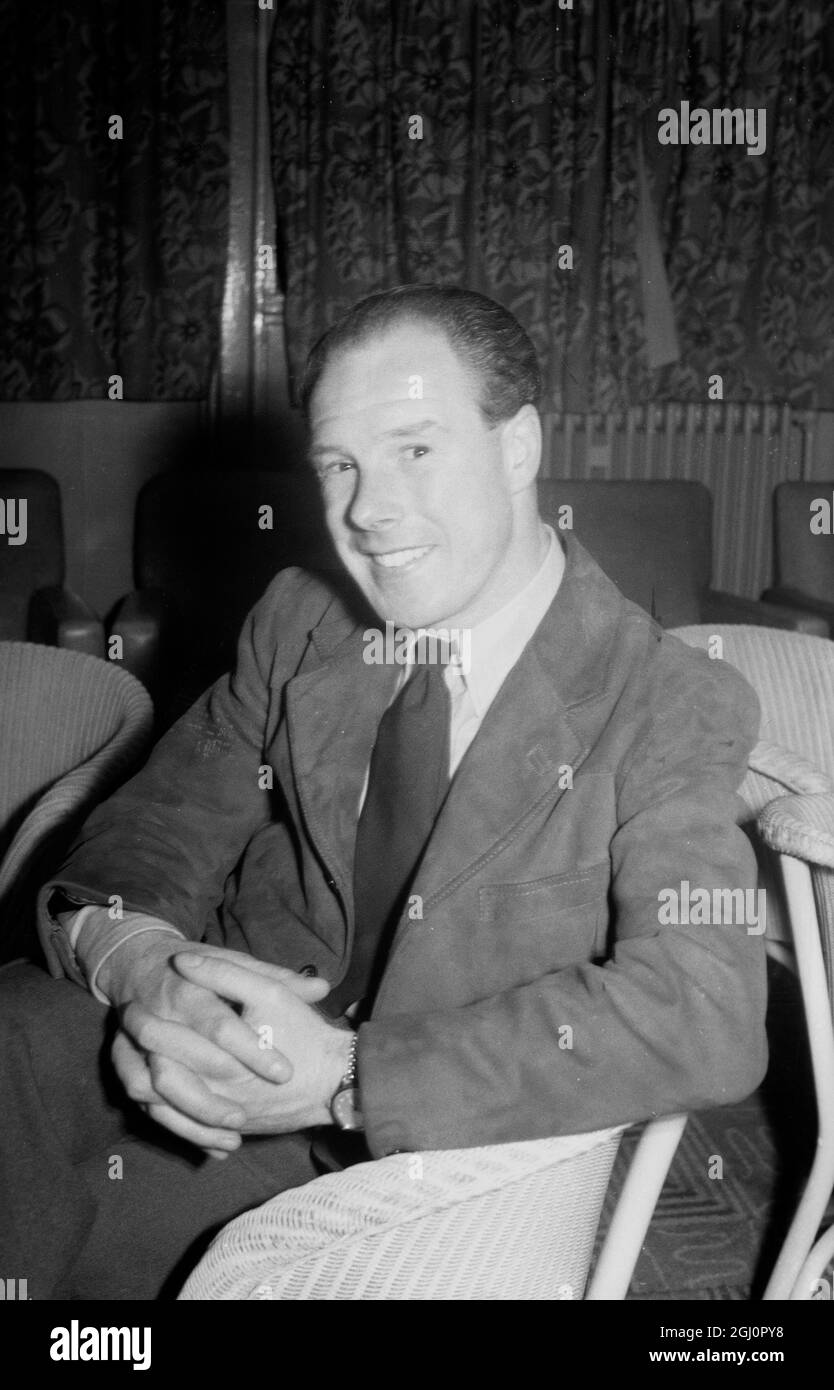 Reg Harris former world sprint champion at London airport . 19 November ...