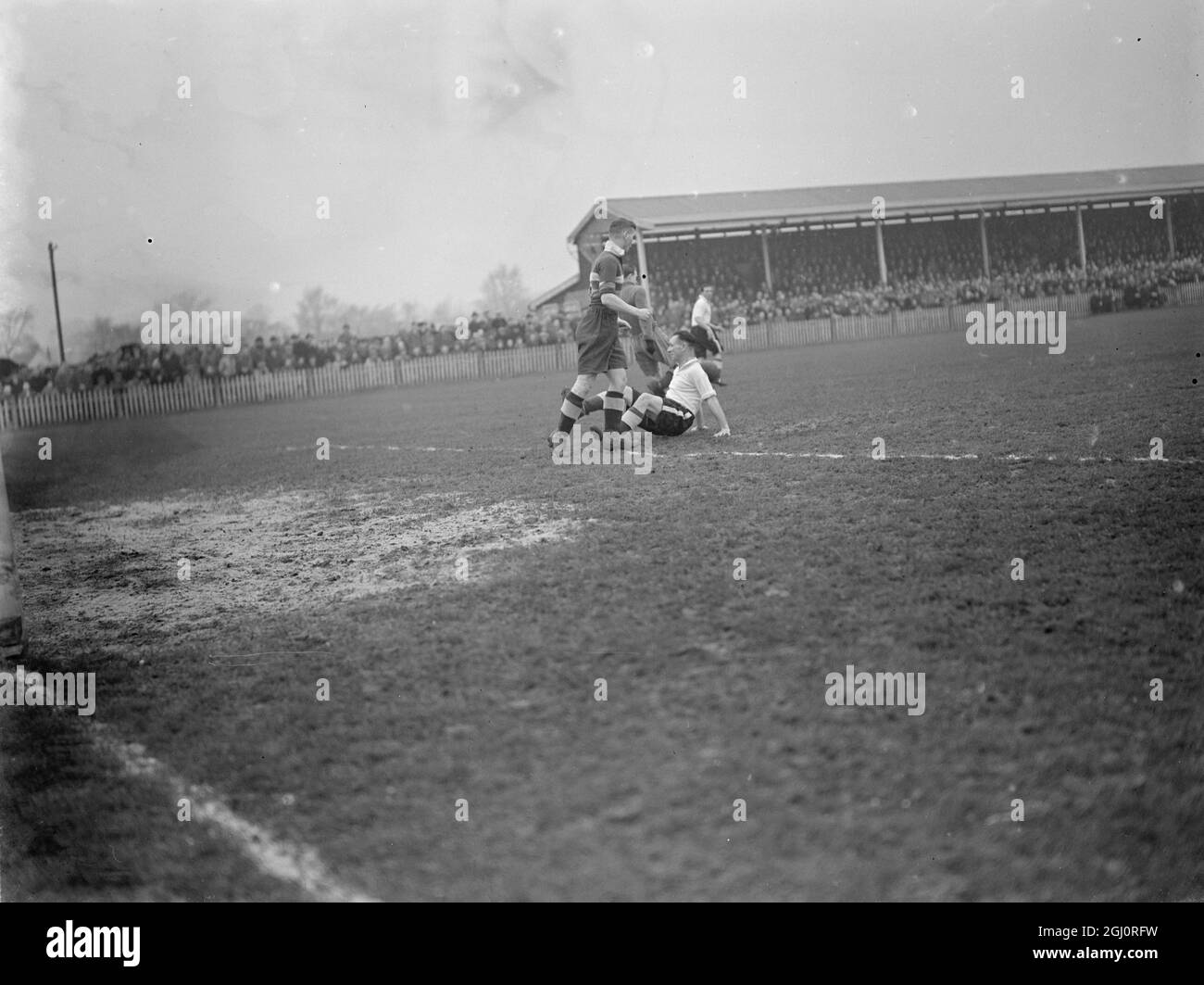 Black football player 1940s hi-res stock photography and images - Alamy