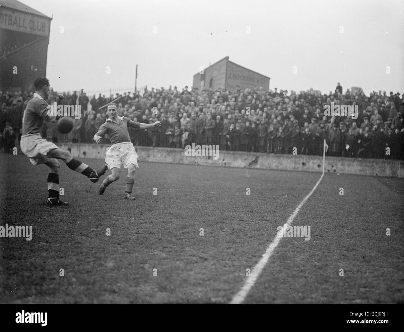 1940s action football sport hi-res stock photography and images - Alamy