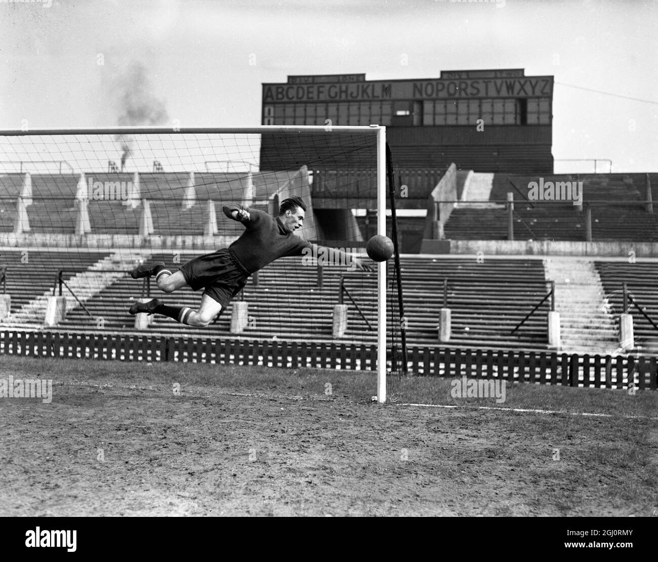 Ray Wood , goalkeeper of Manchester United in action 1957 Stock Photo ...