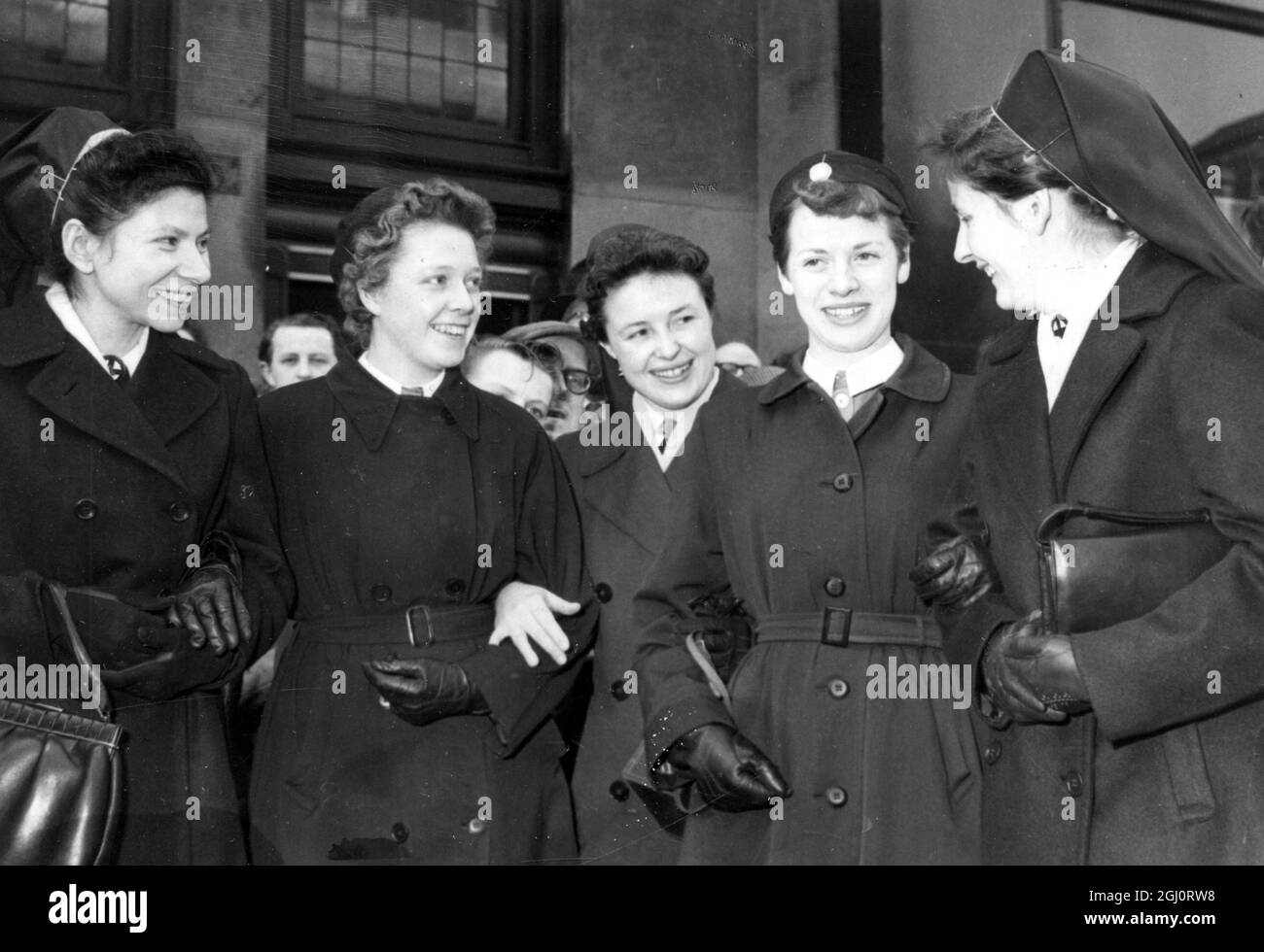 Group of doctor and nurses arrived in Manchester and given warm welcome ...