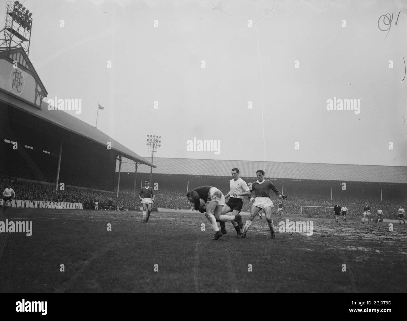 MANCHESTER UNITED V TOTTENHAM HOTSPUR FOOTBALL MATCH 23 JANUARY 1960 ...