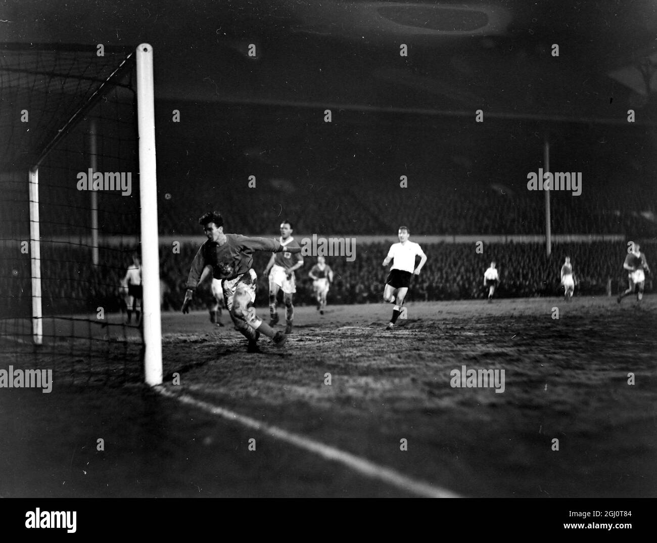 Tottenham hotspur 1960 hi-res stock photography and images - Alamy