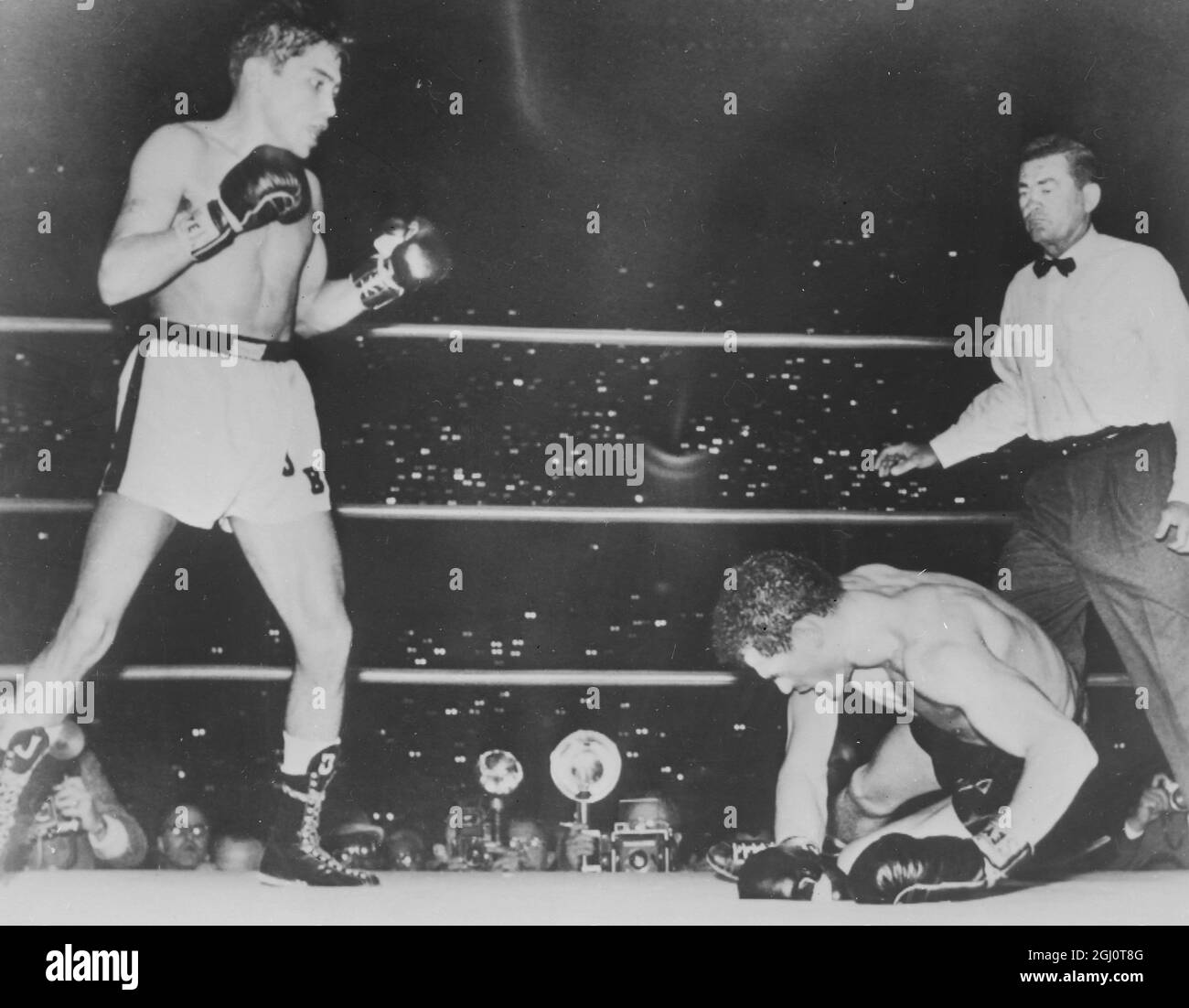 ALPHONSE HALIMI V JOSE BECERRA DURING BOXING MATCH 5 FEBRUARY 1960 ...