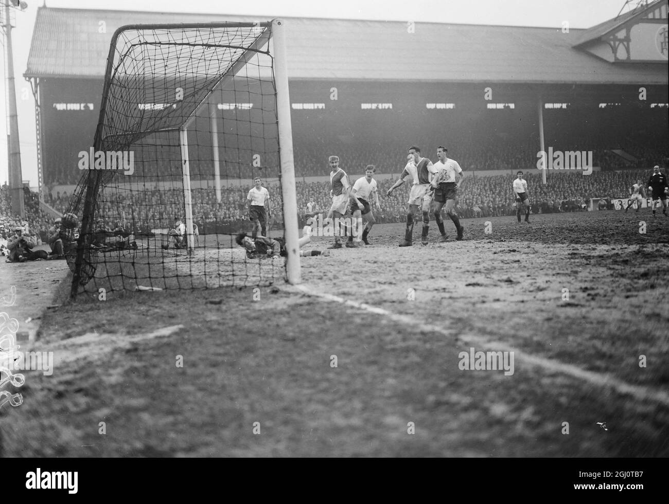 Tottenham hotspur 1960 hi-res stock photography and images - Alamy