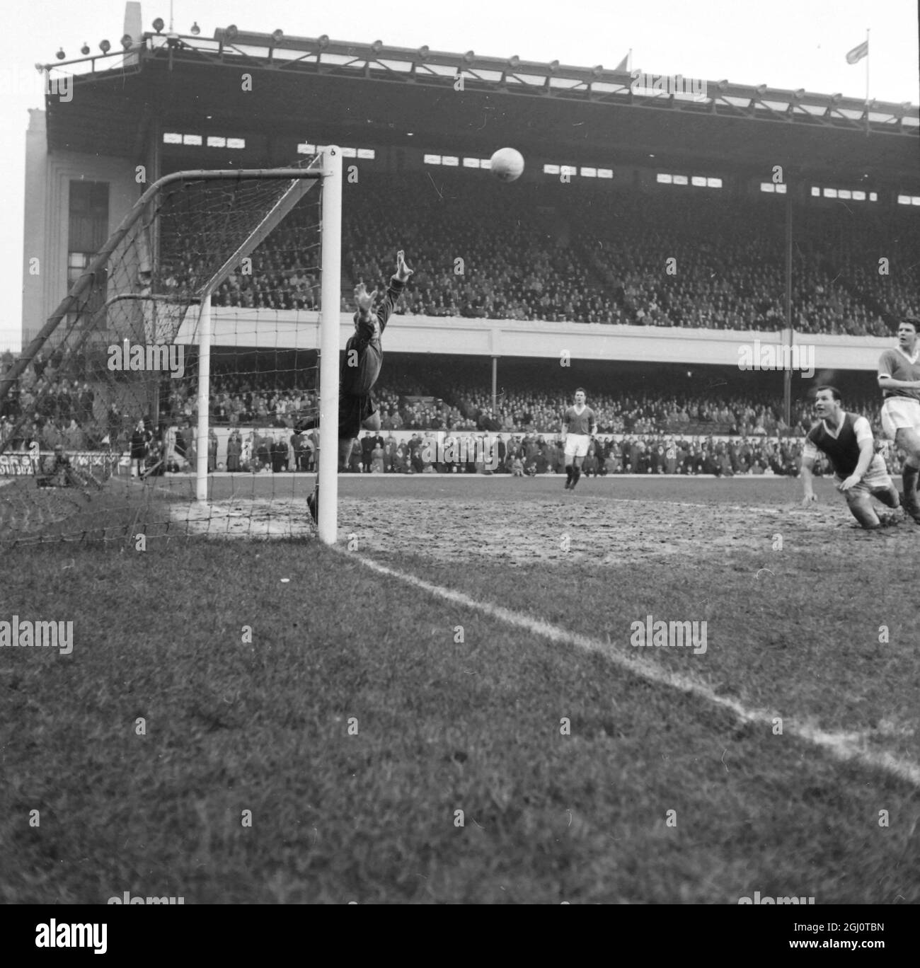 Arsenal everton Black and White Stock Photos & Images - Alamy