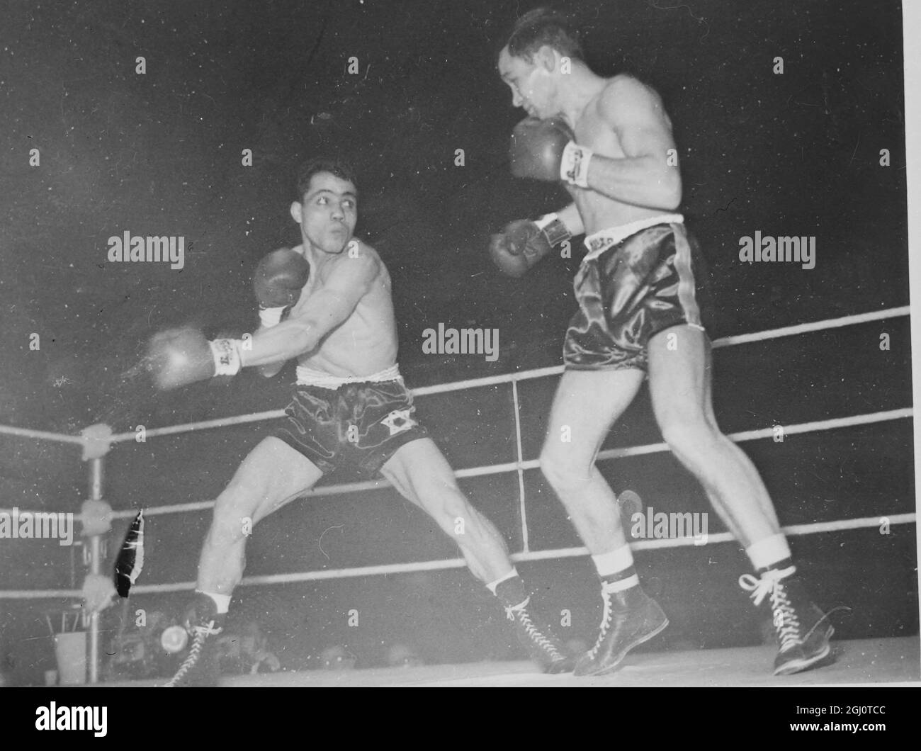 DAVE CHARNLEY V SAUVEUR BENAMOU BOXING MATCH 24 FEBRUARY 1960 Stock ...