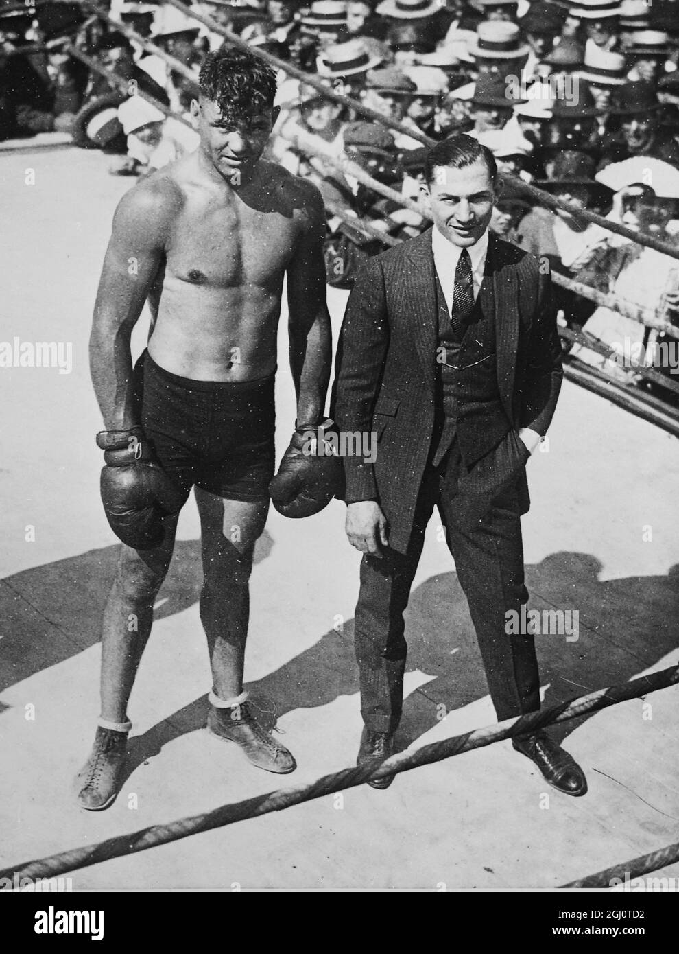 JACK DEMPSEY V BENNY LEONARD BOXING MATCH 26 FEBRUARY 1960 Stock Photo ...