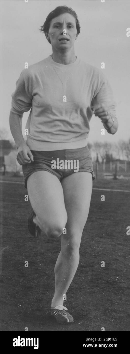 LEATHER DIANE OLYMPIC RUNNING - 10 MARCH 1960 Stock Photo - Alamy