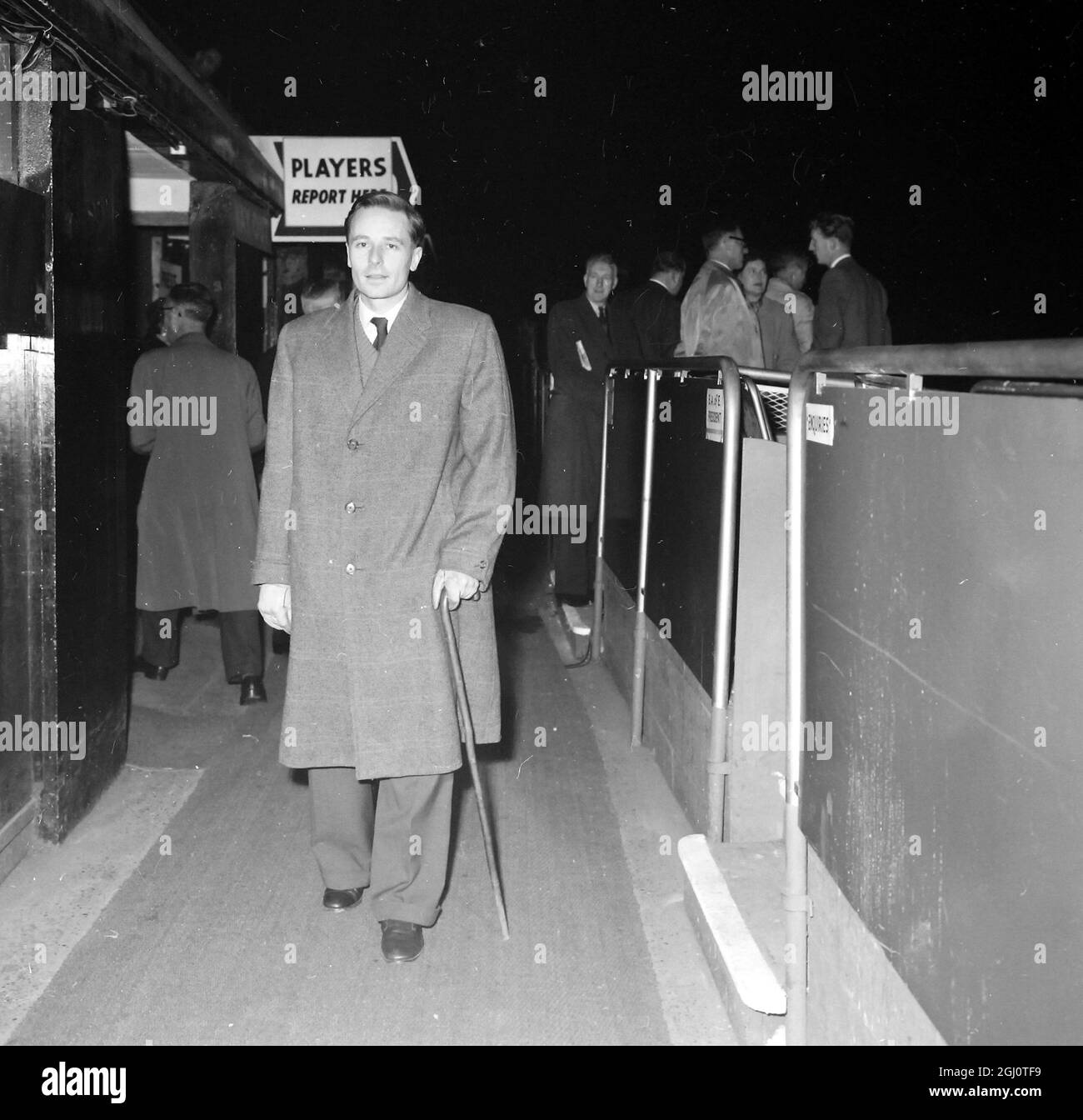 JOHN BEST ENTERING BADMINTON CHAMPIONSHIP AT WEMBLEY 18 MARCH 1960 ...