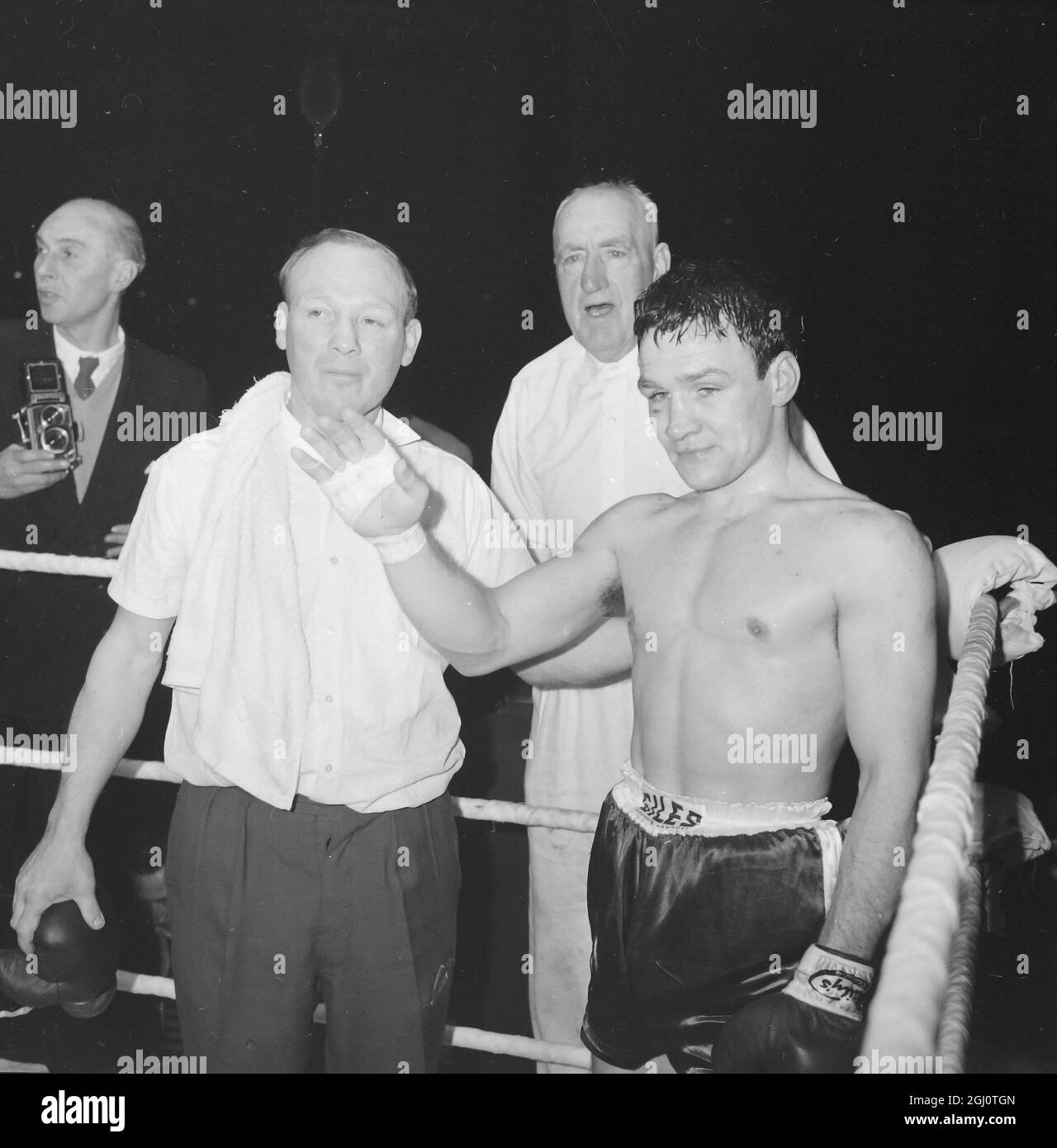 MARIO VECCHIATTO V DAVE CHARNLEY BOXING MATCH 29 MARCH 1960 Stock Photo ...