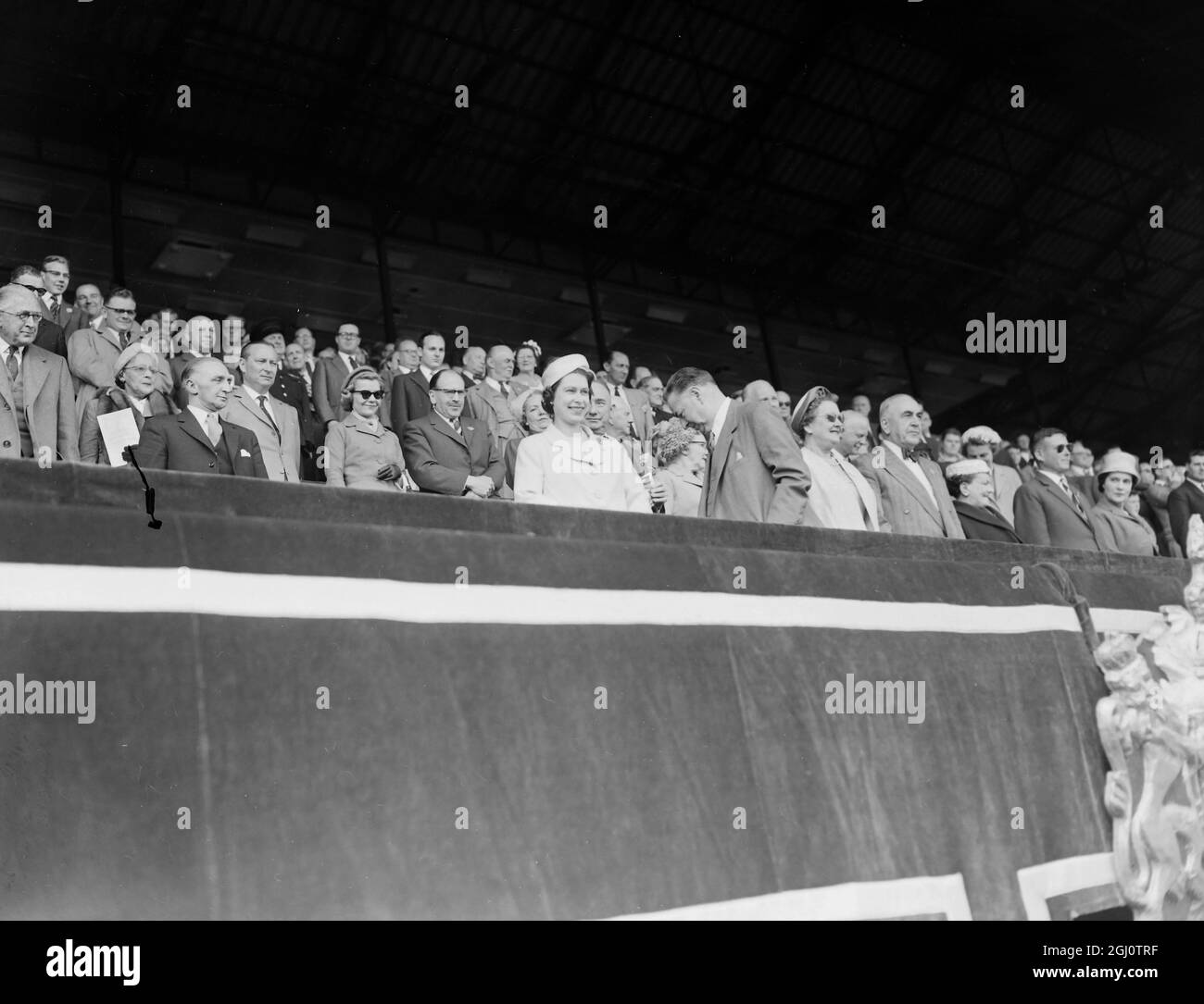 QUEEN ELIZABETH II RUGBY LEAGUE CUP WEMBLEY LONDON 14 MAY 1960 Stock ...