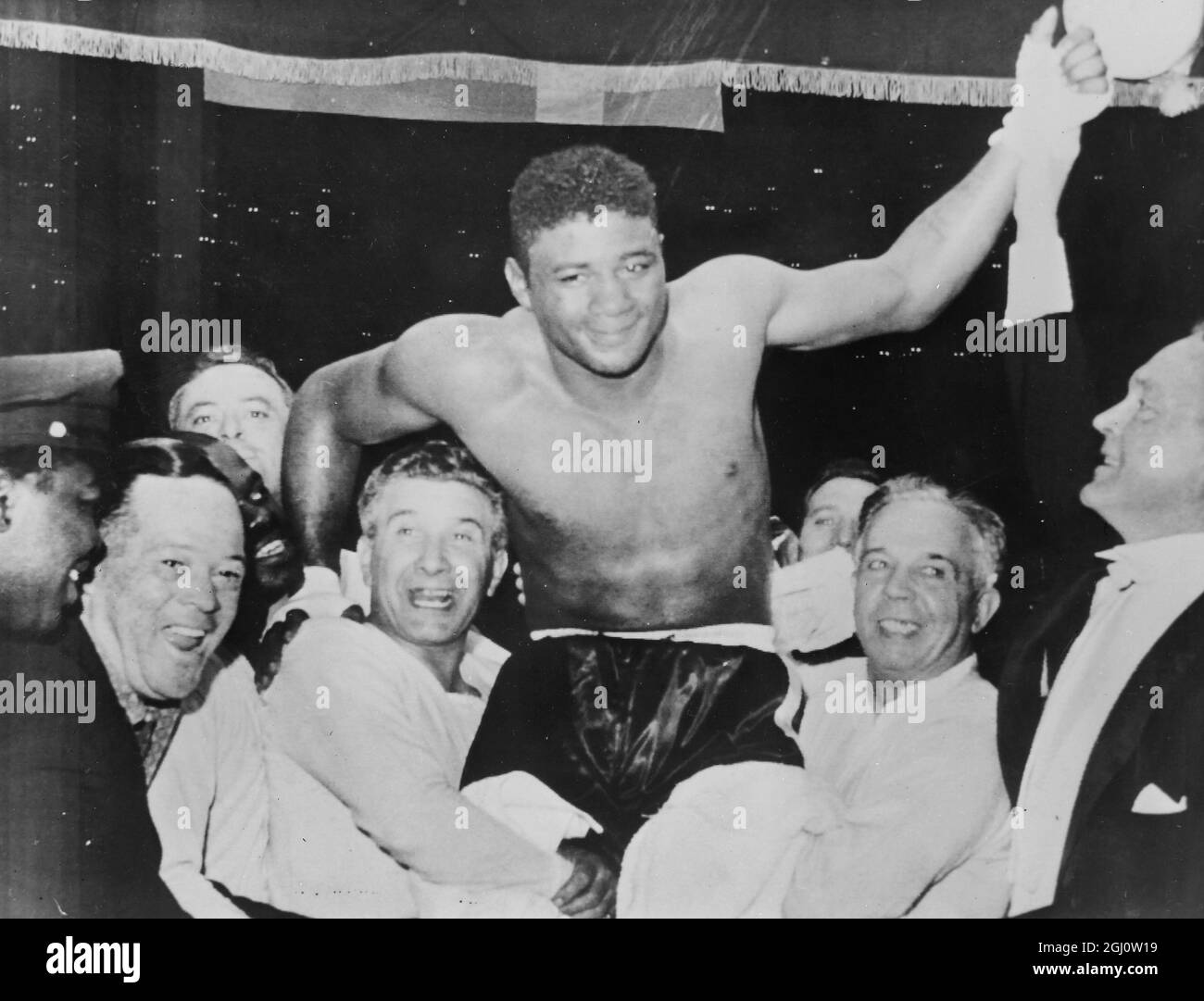 AMERICA REGAINS THE TITLE IN BOXING - FLOYD PATTERSON WINS 21 JUNE 1960 ...