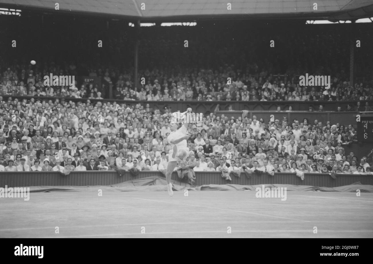 LAVER ROD FRASER- TENNIS AT WIMBLEDON 1 JULY 1960 Stock Photo - Alamy