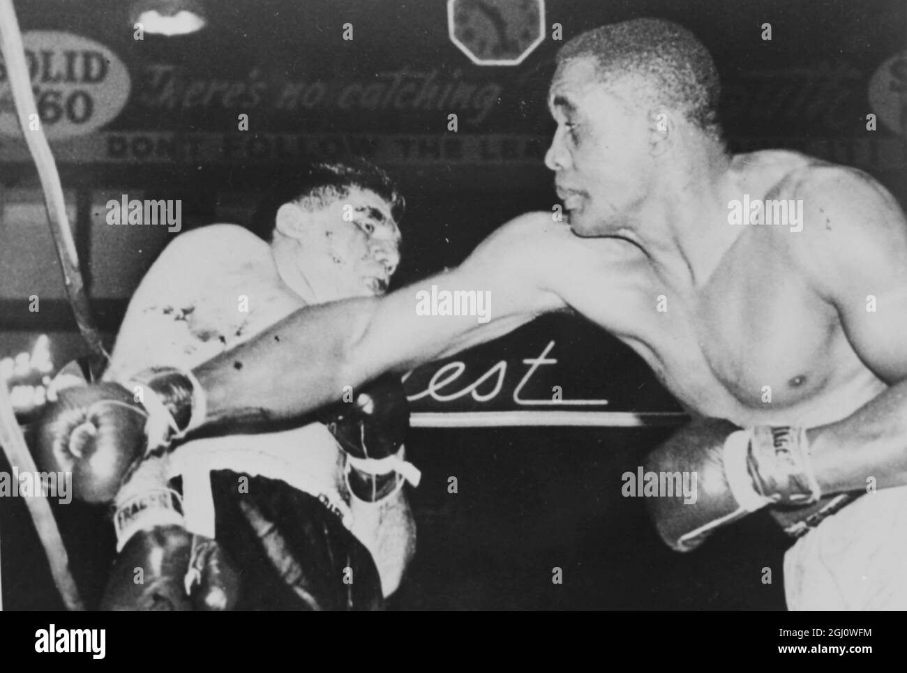 SONNY LISTON WITH WILLI DESMANOFF BOXING ACTION - 29 JULY 1960 Stock ...