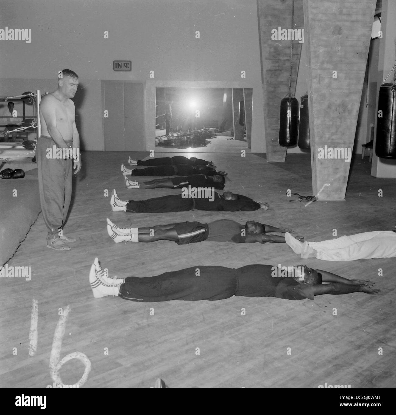 GHANA ' S OLYMPIC BOXERS GET READY IN ROME 16 AUGUST 1960 16 AUGUST ...