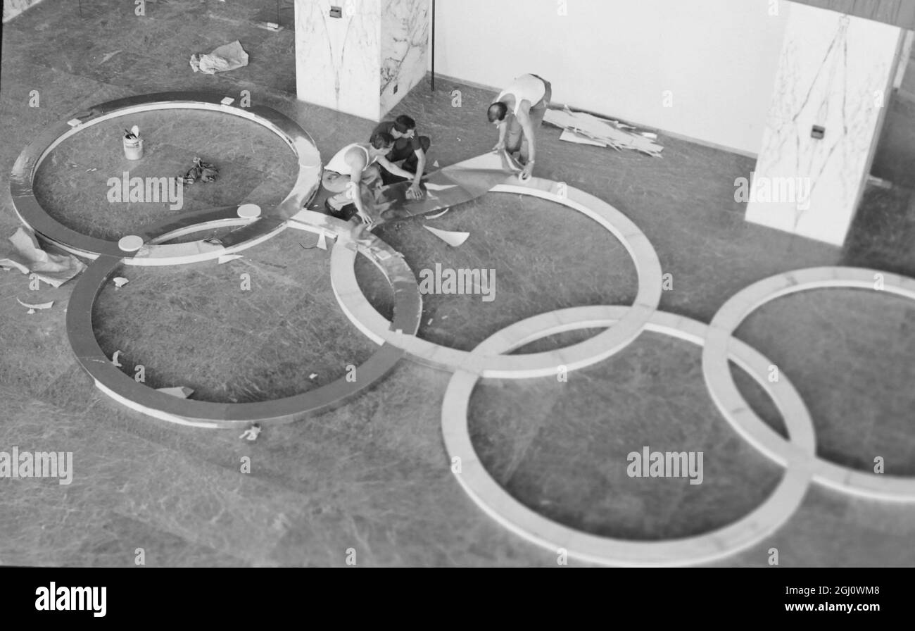 GIANT OLYMPIC RINGS ARE PAINTED IN ROME BEFORE OLYMPICS 17 AUGUST 1960 ...