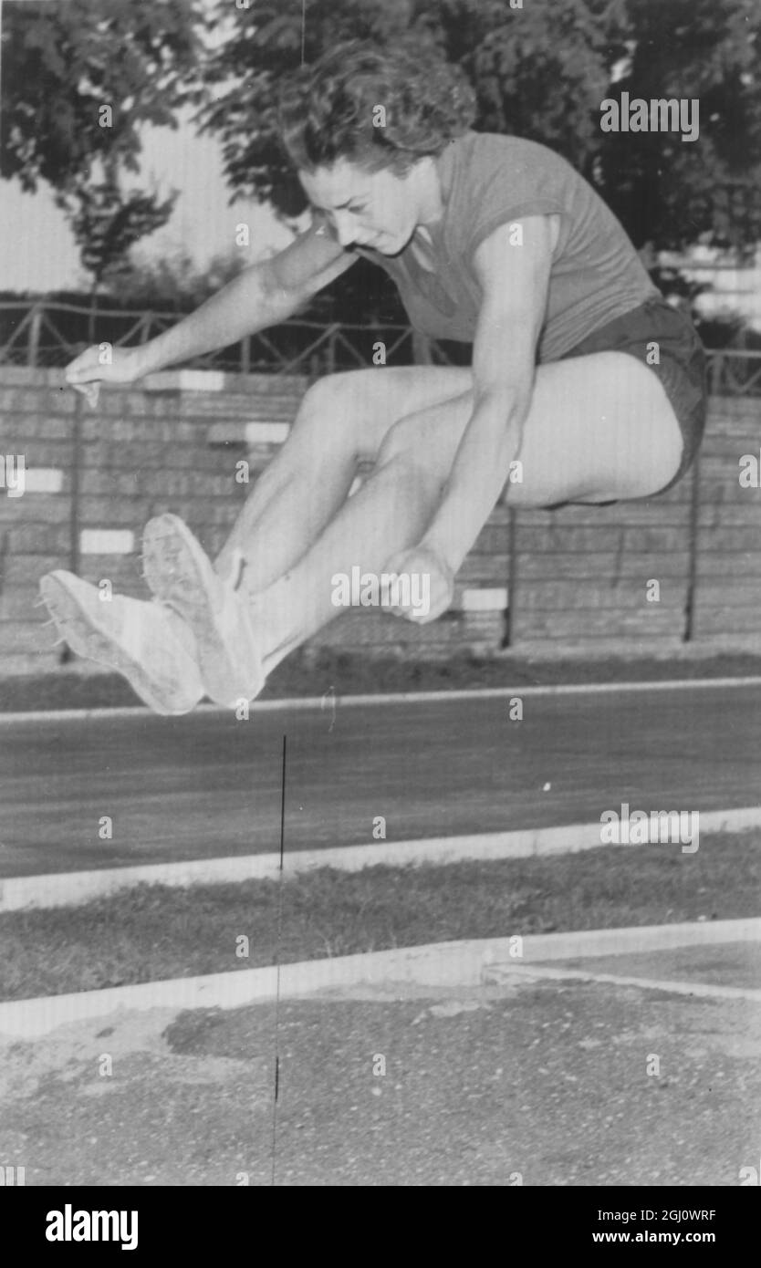 OLYMPIC GAME LONG JUMP RADCHENKO IN TRAINING 22 AUGUST 1960 Stock Photo ...