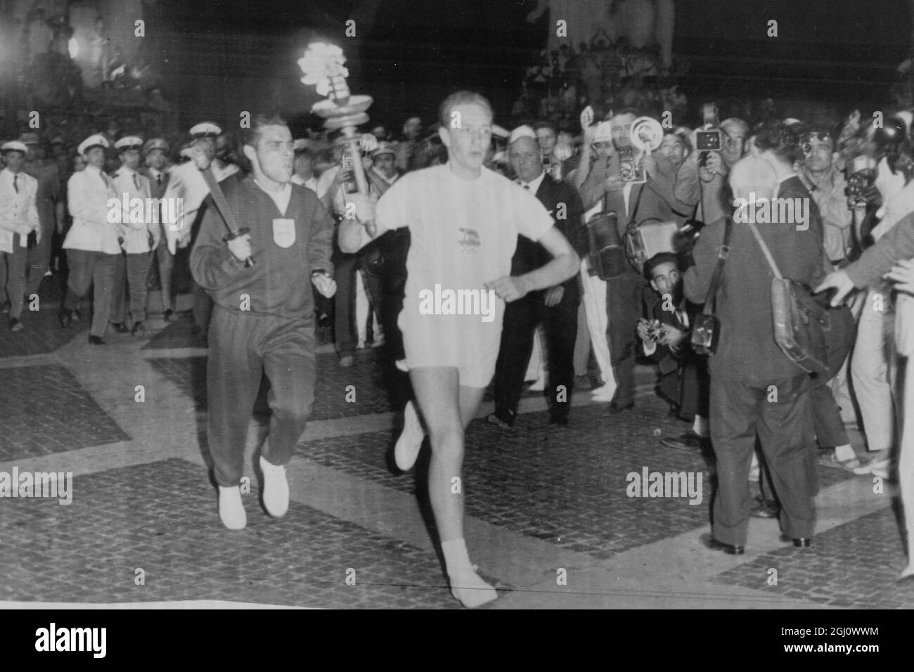 OLYMPIC GAME TORCH ARRIVES ROME CARRIED ORSINI 24 AUGUST 1960 Stock ...