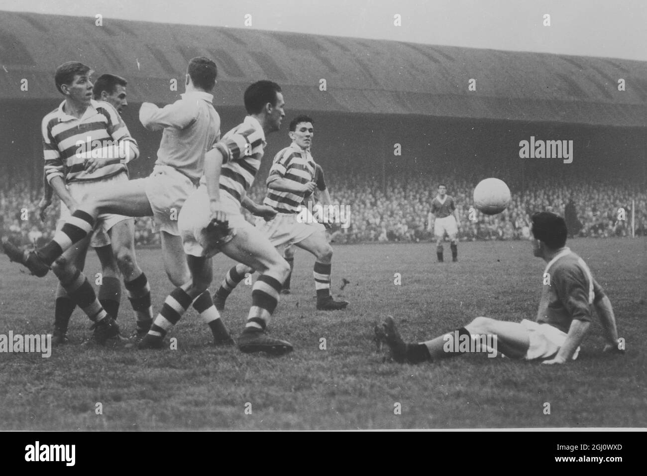 FOOTBALL CELTIC V RANGERS BRAND & CELTIC GOALIE IN ACTION 5 SEPTEMBER ...