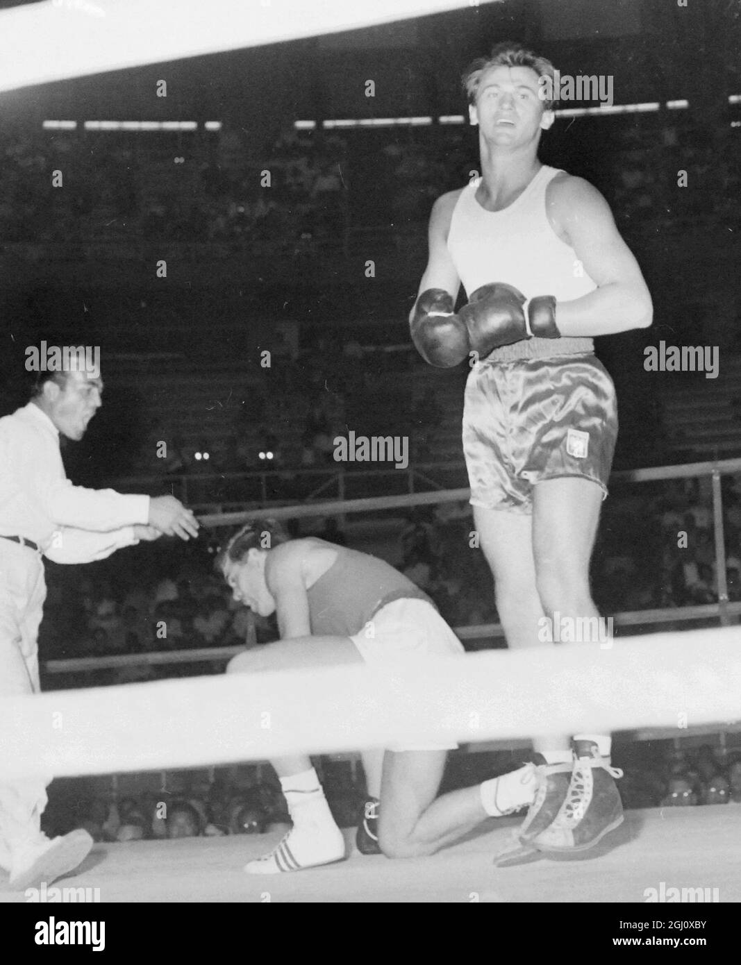 International light heavyweight boxing hi-res stock photography and ...