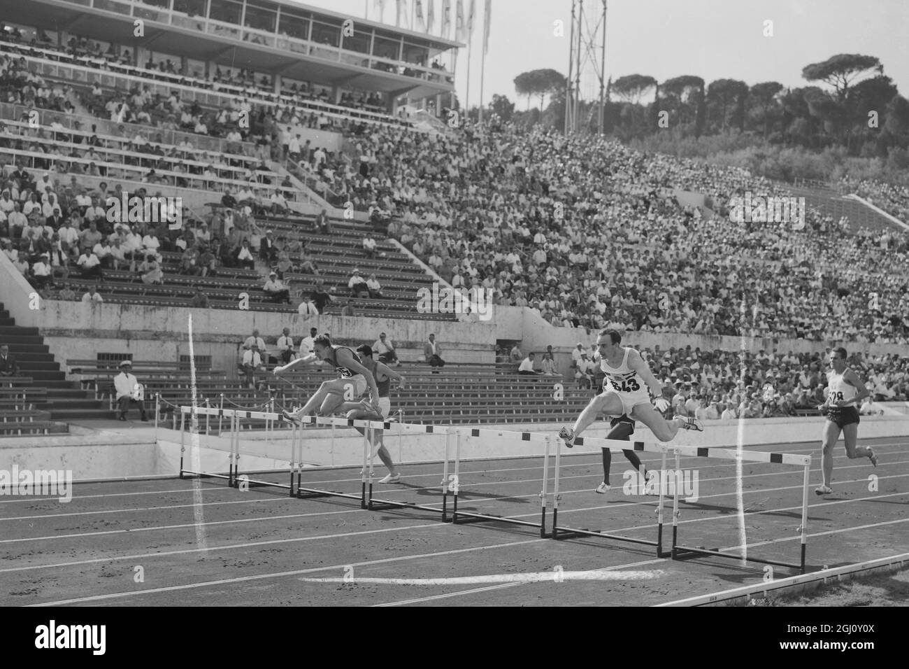 OLYMPIC GAME HURDLES 400M HEAT 3 METCALF LEADS FROM KRIUNOV 31 AUGUST ...