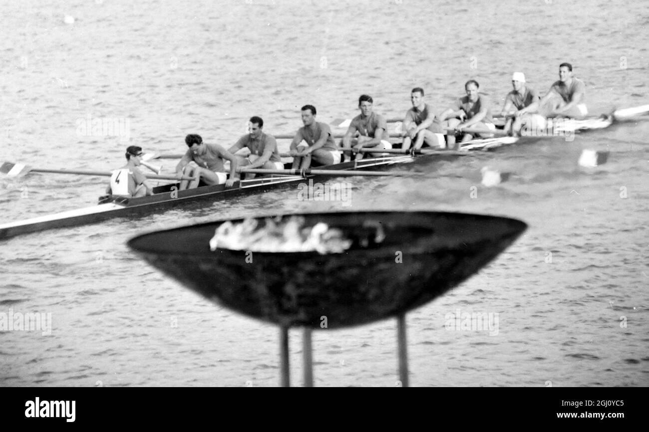 French rowing eight hi-res stock photography and images - Alamy