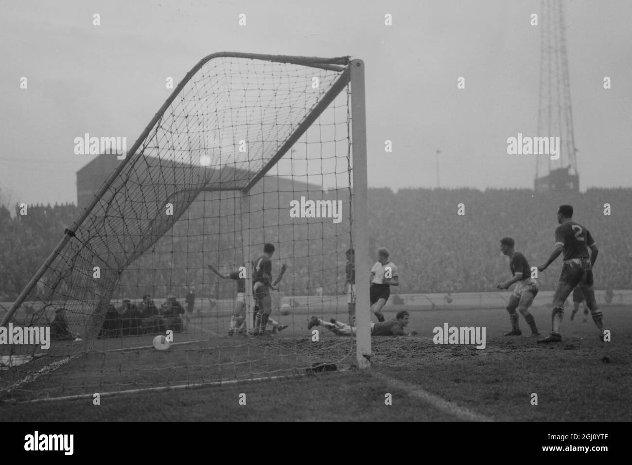 FOOTBALL CHELSEA V BURNLEY VENABLES STANDS OVER GOALIE 22 OCTOBER 1960 ...