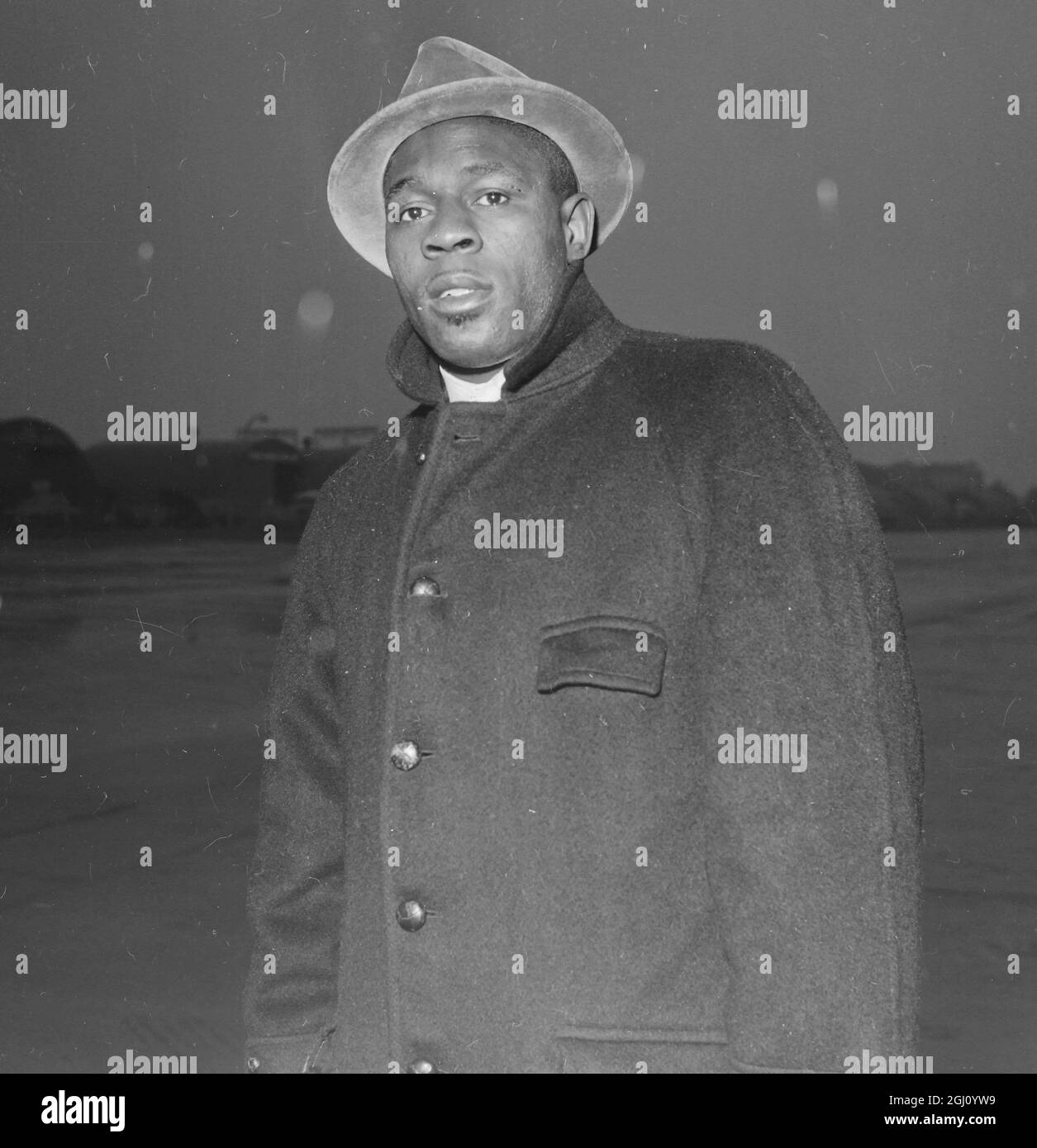 BOXING BENTON GEORGE LONDON AIRPORT 26 OCTOBER 1960 Stock Photo - Alamy