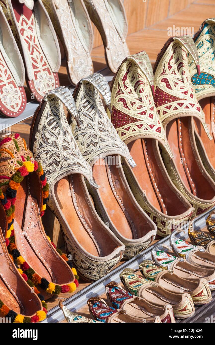 UAE, Dubai, Deira, souvenir traditional slippers Stock Photo - Alamy