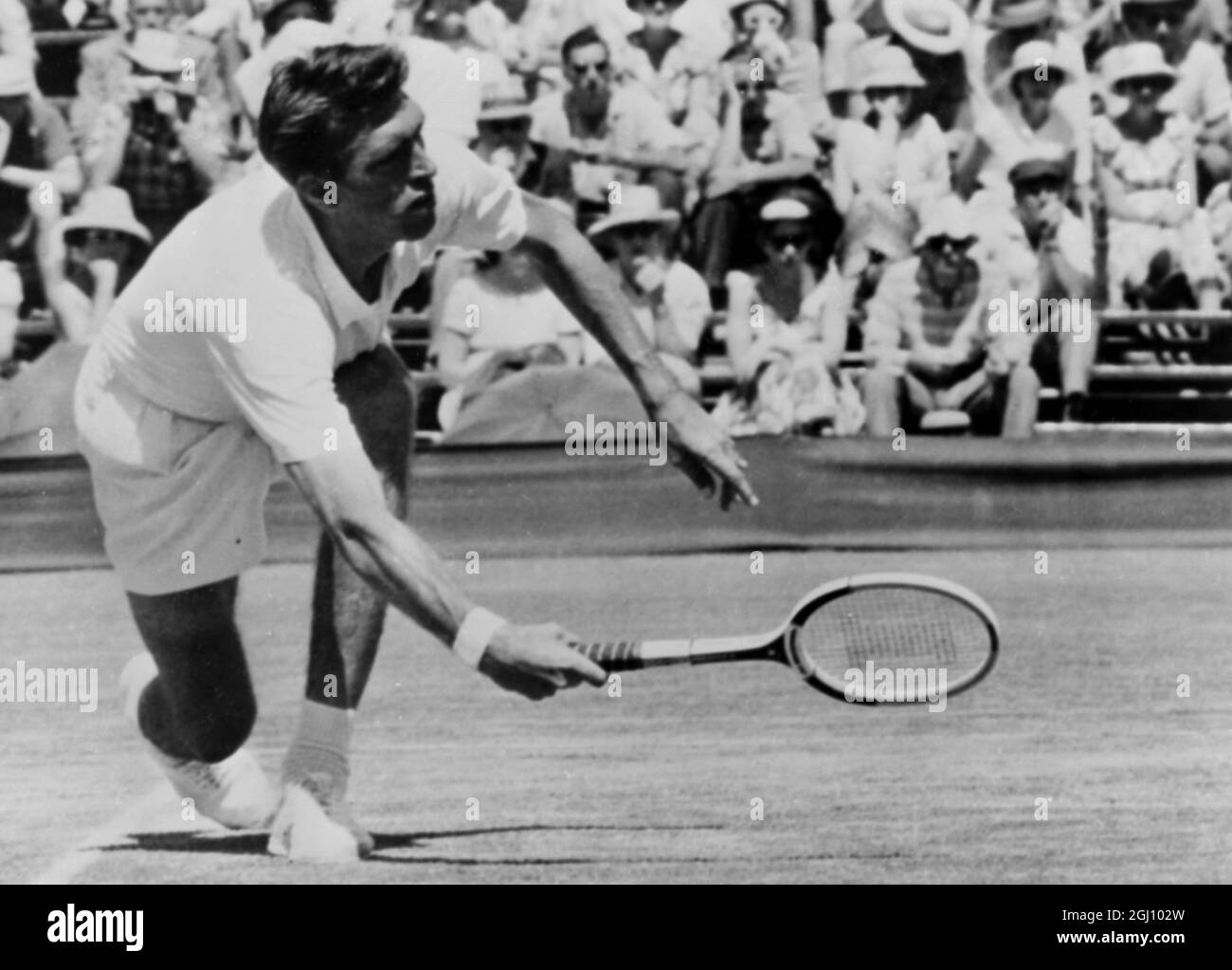 ORLANDO SIROLA FINISH - TENNIS CUP AUSTRALIA - 10 JANUARY 1961 Stock ...