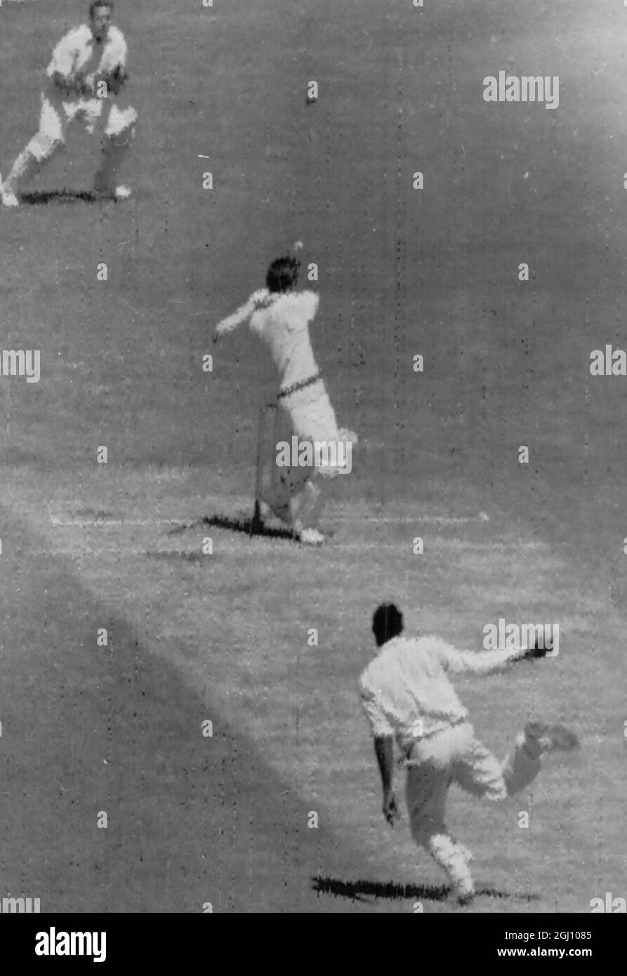 CRICKET PLAYER SIMPSON IN MELBOURNE 11 FEBRUARY 1961 Stock Photo - Alamy