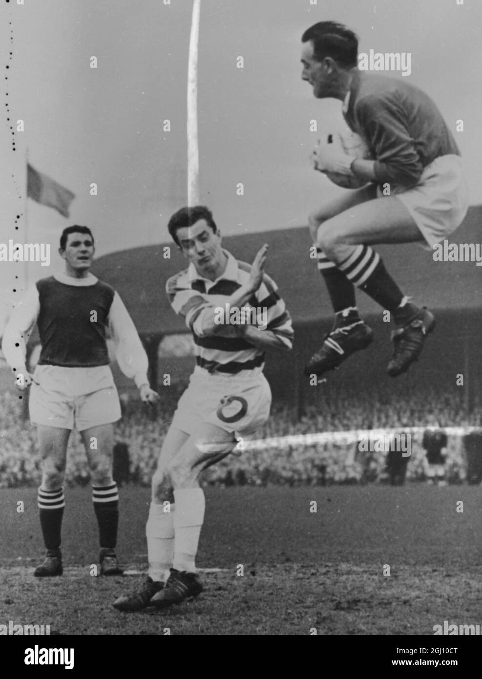 CHALMERS STEVE SIMPSON - SCOTTISH FOOTBALL HIBERNIAN V CELTIC GLASGOW ...