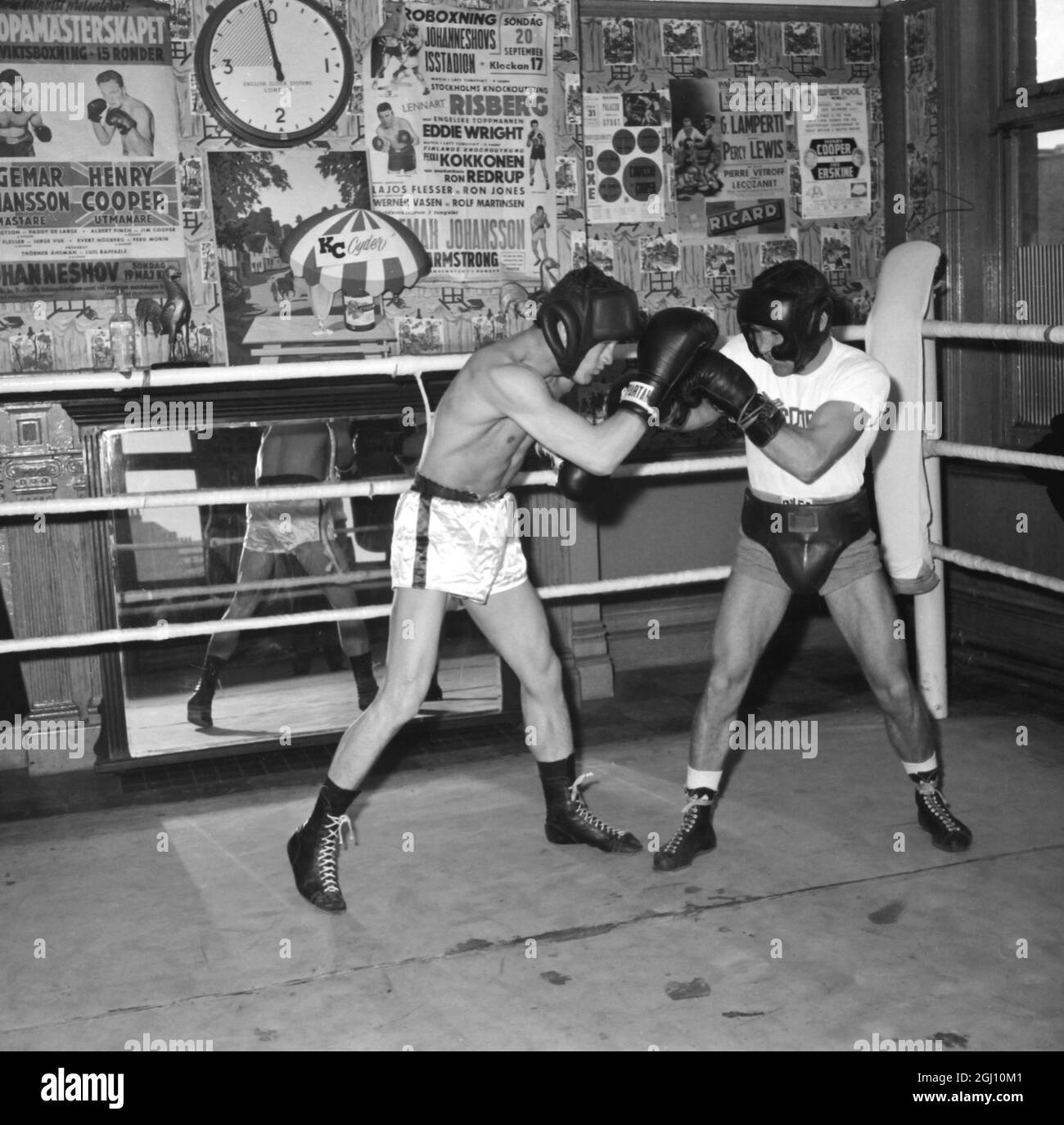 5 APRIL 1961 BRITISH BOXING CHAMPION DAVE CHARNLEY (R) IN TRAINING AT ...