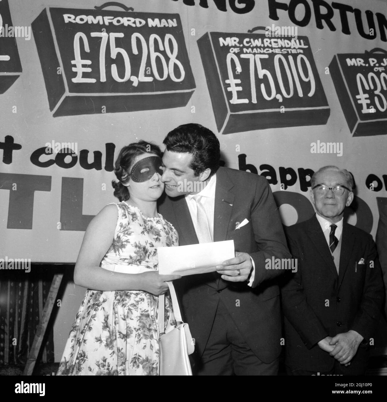 Winners cheque hi-res stock photography and images - Alamy