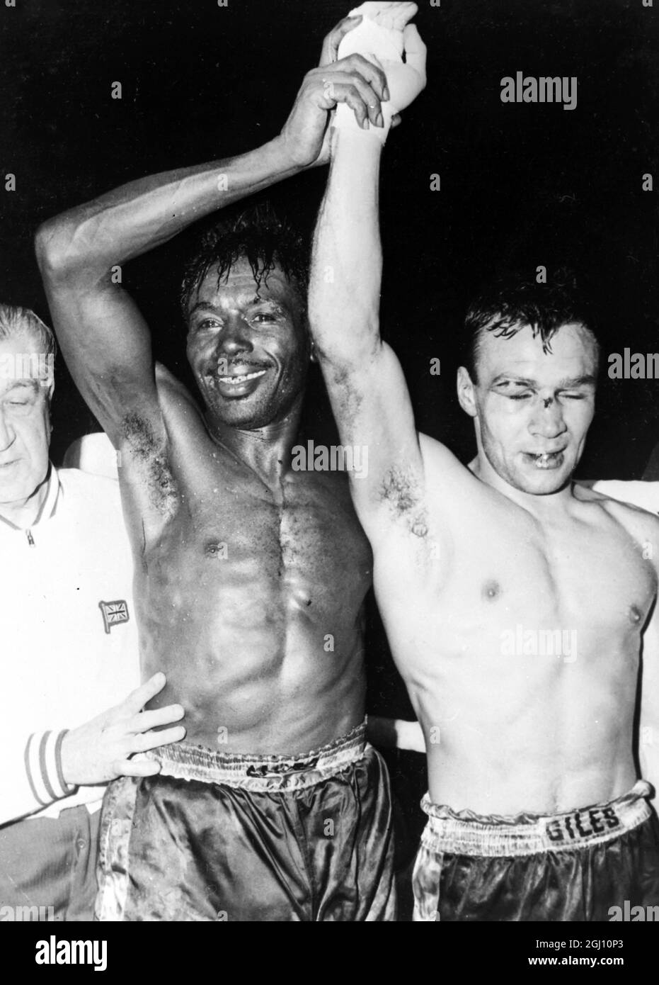 BOXING CHAMPION JOE BROWN WITH BRITISH DAVE CHARNLEY - 19 APRIL 1961 ...