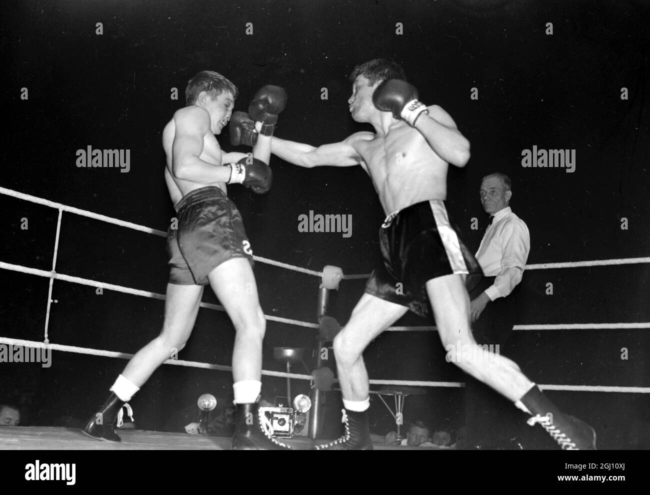BOXING HOWARD WINSTONE V TERRY SPINKS 2 MAY 1961 Stock Photo - Alamy