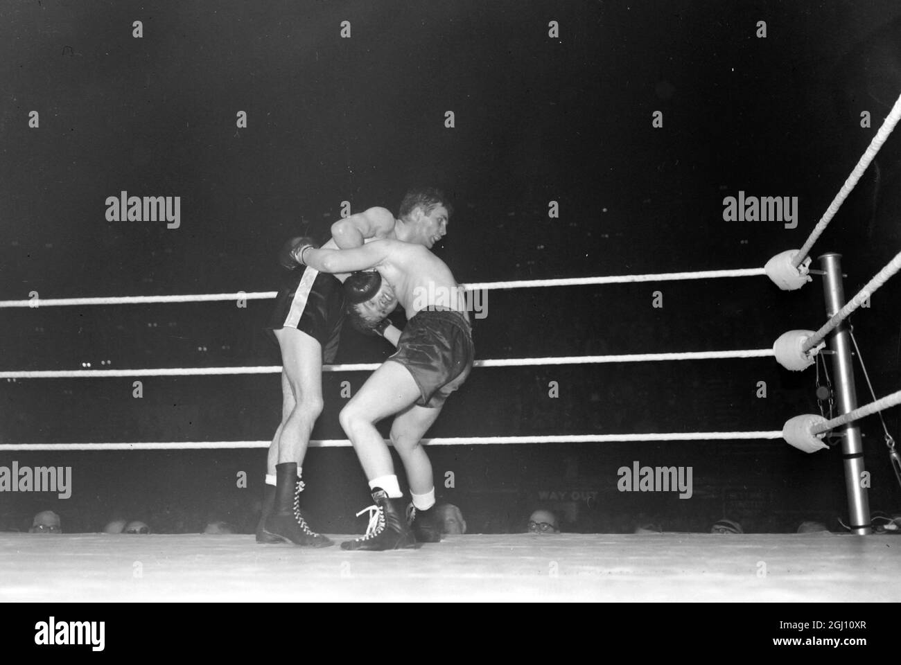 BOXING HOWARD WINSTONE V TERRY SPINKS 2 MAY 1961 Stock Photo - Alamy