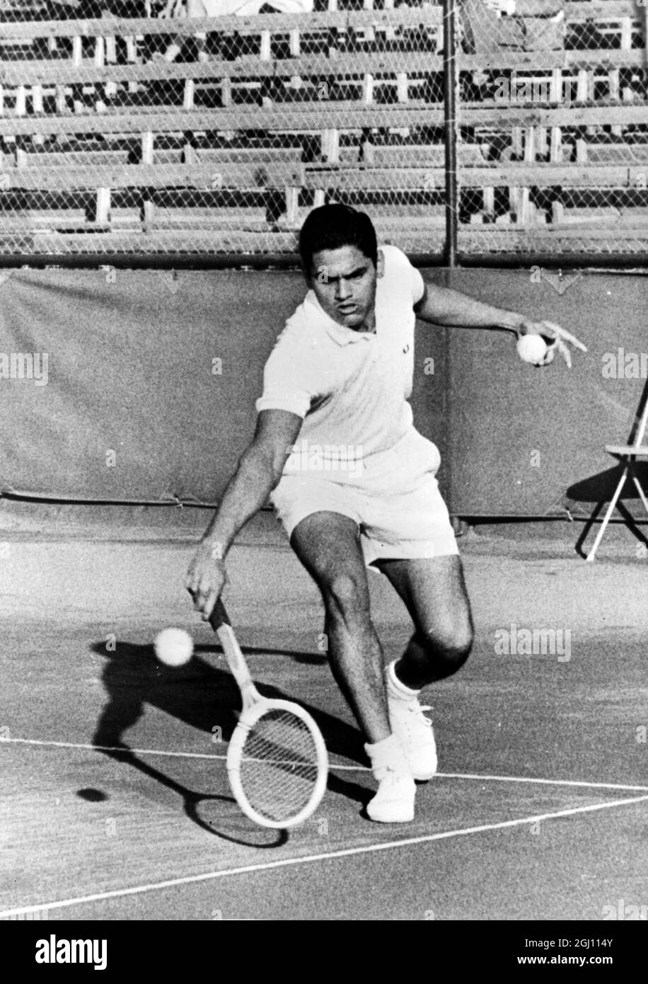 INDIA'S TENNIS PLAYER RAMANATHAN KRISHNAN IN ACTION - 8 JUNE 1961 Stock ...