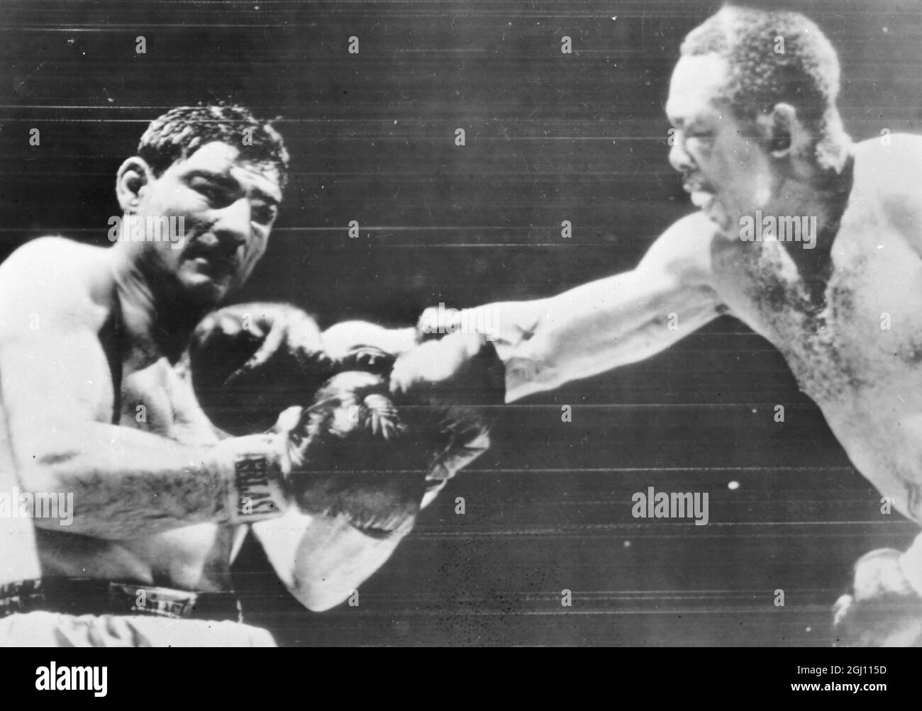 BOXING ARCHIE MOORE AND RINALDI IN ACTION AT MADISON SQUARE GARDEN IN ...