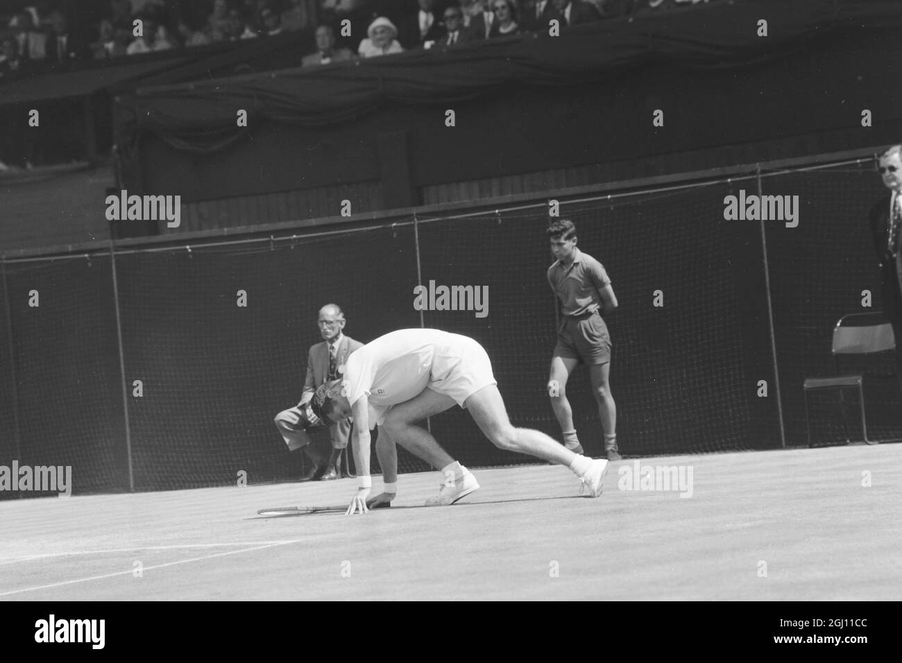 TENNIS WIMBLEDON PLAYER MIKE SANGSTER SLIPS 30 JUNE 1961 Stock Photo ...
