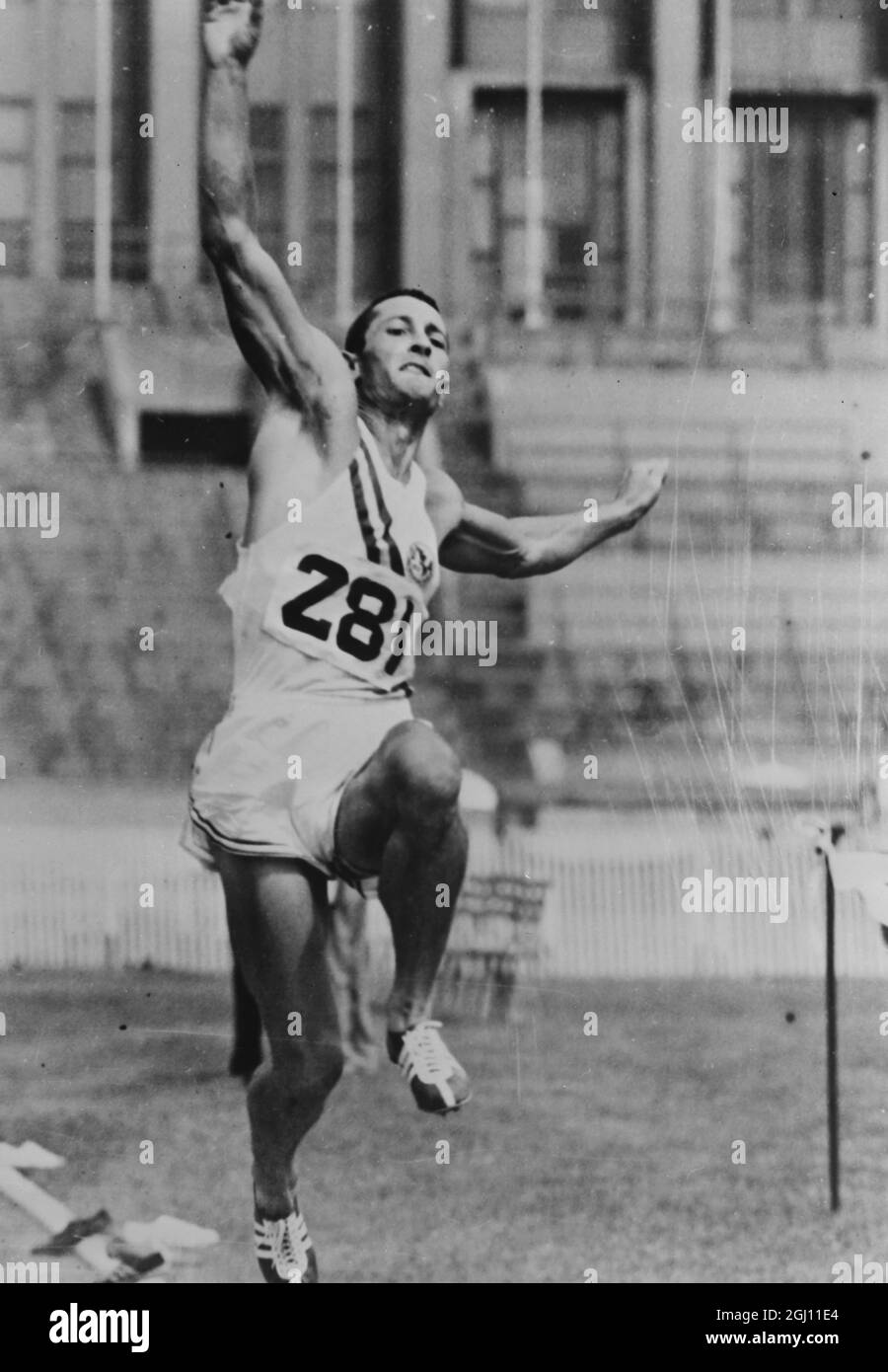ATHLETICS MULKEY PHILIP IN ACTION LONG JUMP 4 JULY 1961 Stock Photo - Alamy