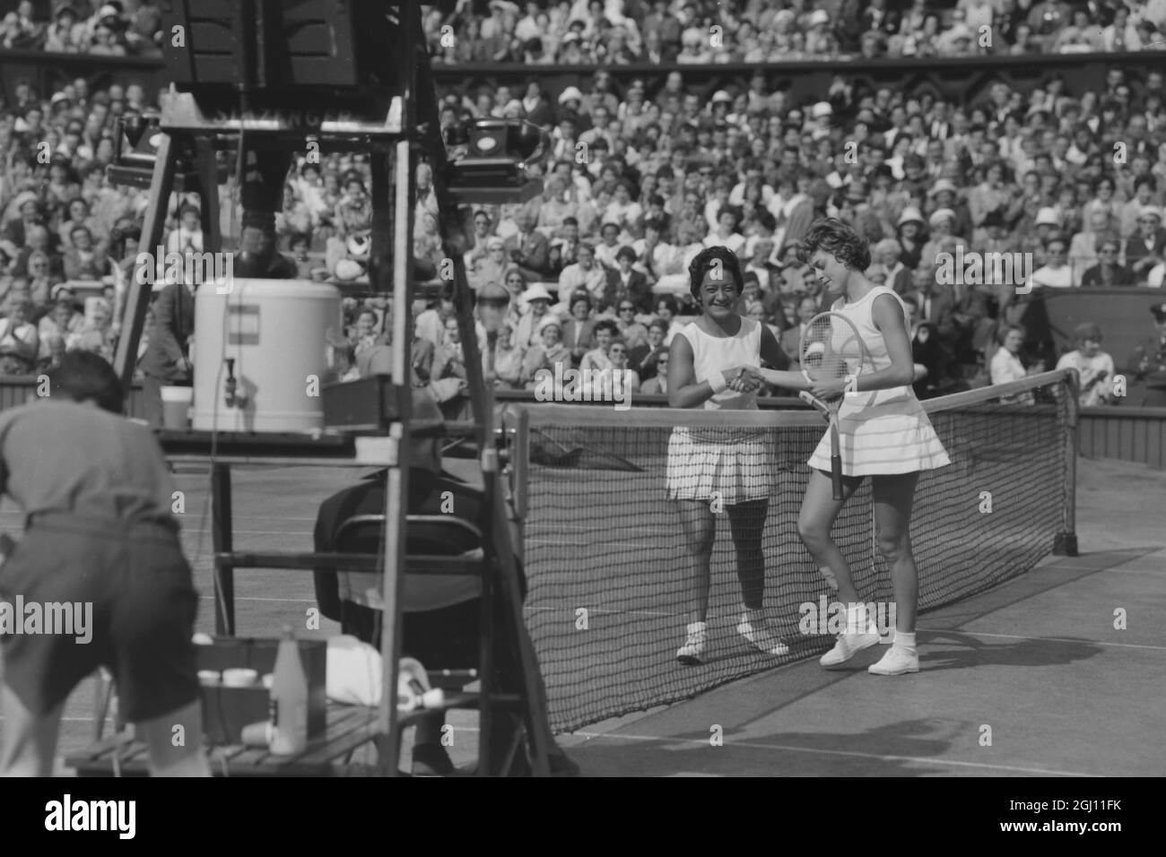 TENNIS PLAYERS SANDRA REYNOLDS AND YOLA REMIREZ SHAKE HANDS AT ...