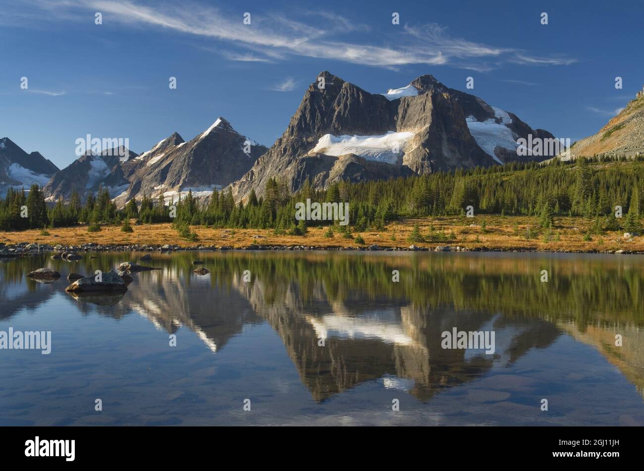 Tonquin valley jasper national park hi-res stock photography and images ...