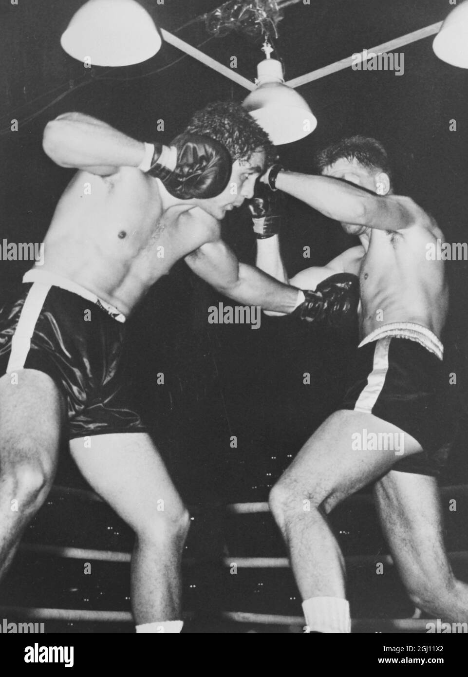 BOXING RISBERG LENNART PASTRANO WORLD TITLE STOCKHOLM 8 AUGUST 1961 Stock Photo - Alamy