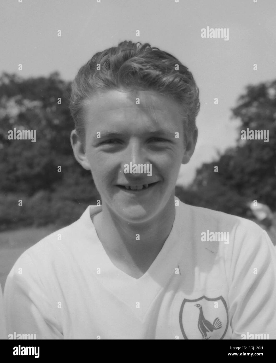 RON PIPER - PORTRAIT OF FOOTBALLER, TOTTENHAM HOTSPUR FOOTBALL CLUB ...