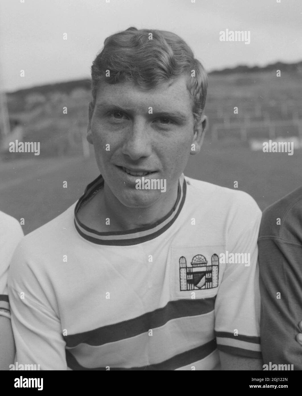 BILL FINCH - PORTRAIT OF FOOTBALLER, CRYSTAL PALACE FOOTBALL CLUB FC ...
