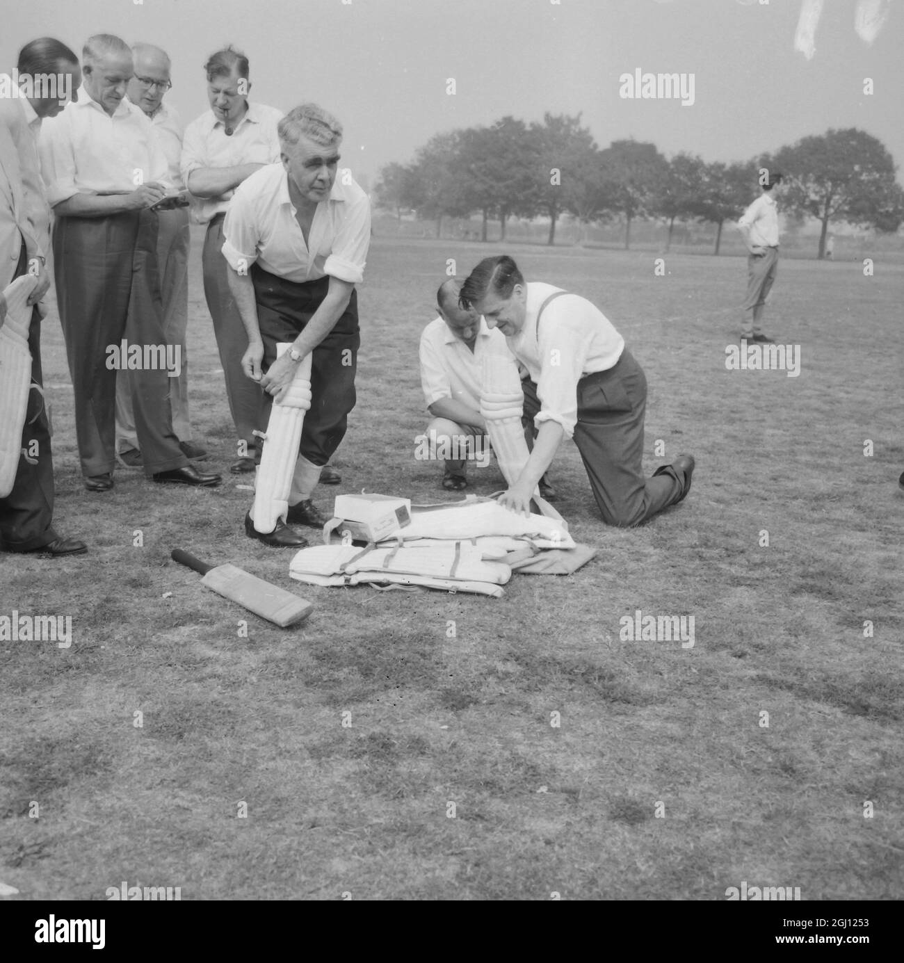 VICTOR FEATHER AND GEORGE WOODCOCK PLAYING CRICKET - 2 SEPTEMBER 1961 ...