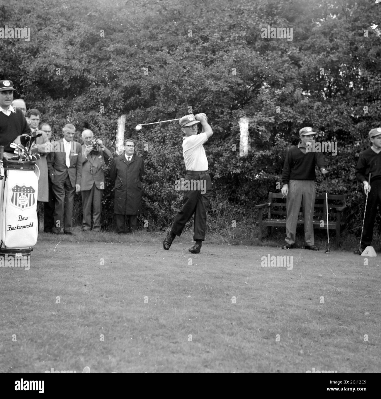 JERRY BARBER J- GOLF CAPTAIN IN ACTION GOLF US RYDER CUP TEAM ...