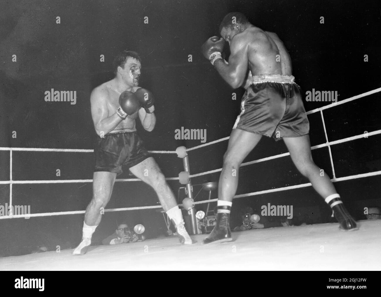 BOXING BRIAN LONDON AND EDDIE MACHEN IN ACTION - 17 OCTOBER 1961 Stock ...